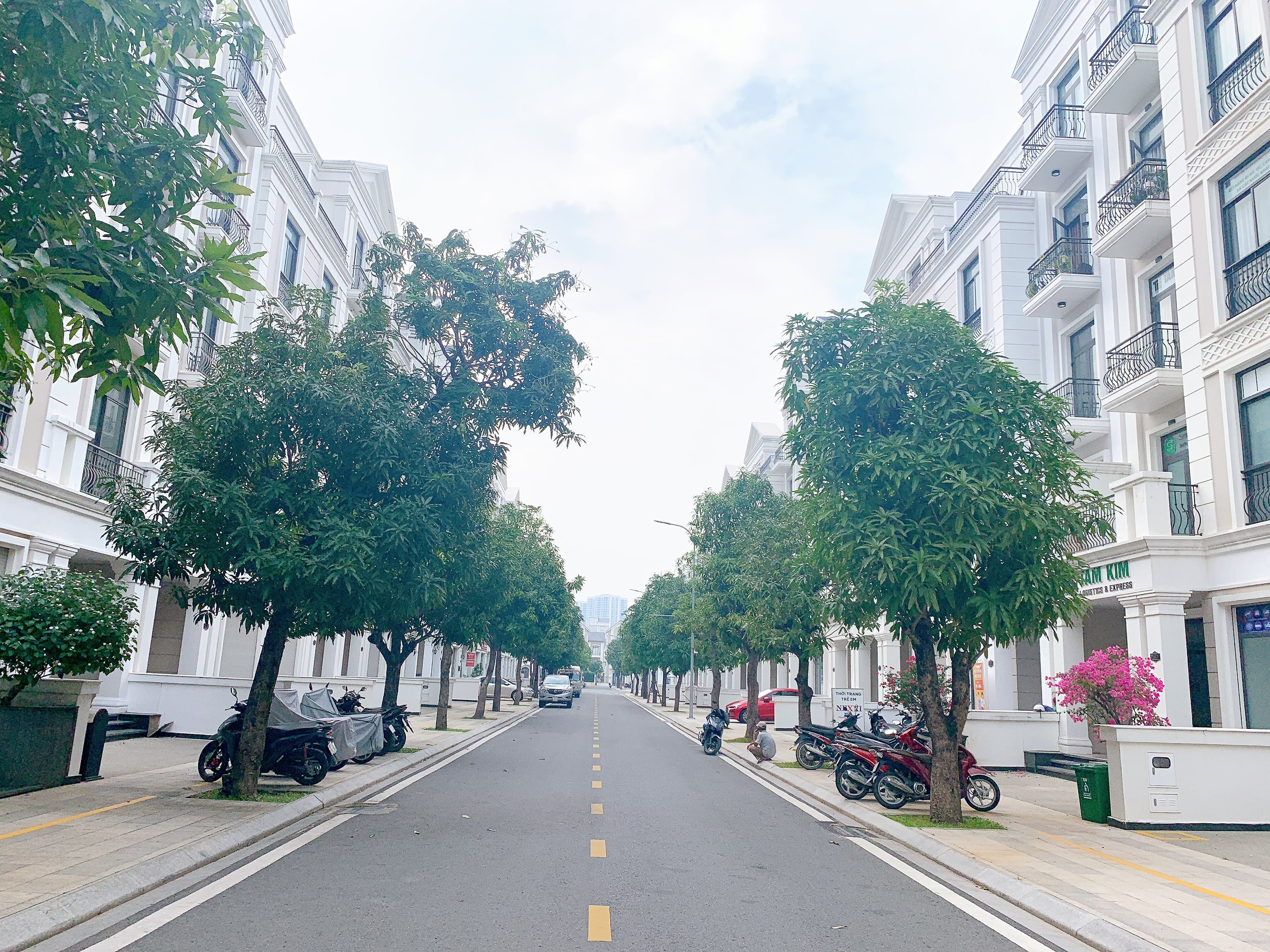 Bán nhà phố Vinhomes Grand Park căn T19-18 đã HTCB đẹp, giá rẻ